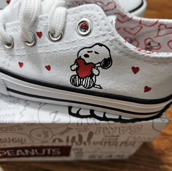 The Peanuts | Shoes | Adorable New The Peanuts Snoopy Valentines Day ...